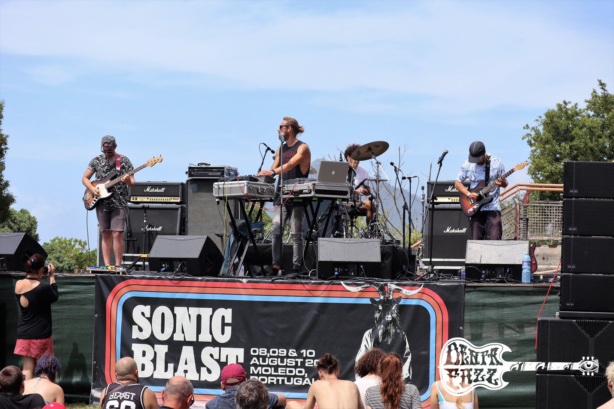 Reseña: HERE THE CAPTAIN SPEAKING, THE CAPTAIN IS DEAD.- ‘Flux ...